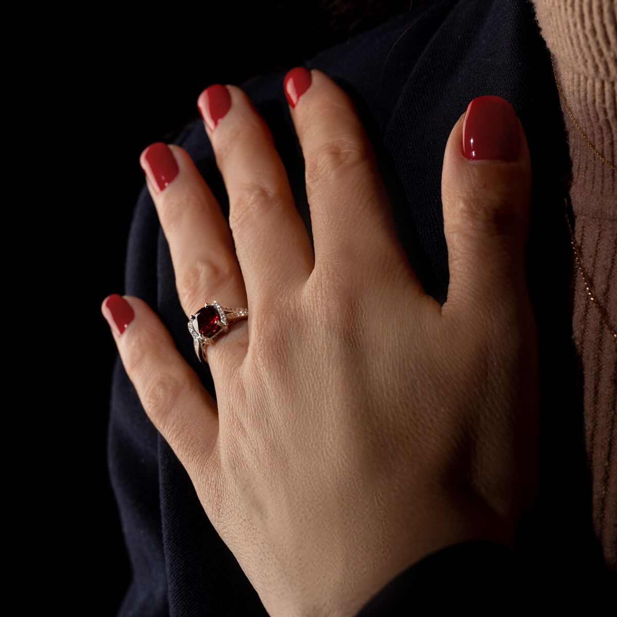 Le Siam ring in white gold, ruby and diamonds - Lepage