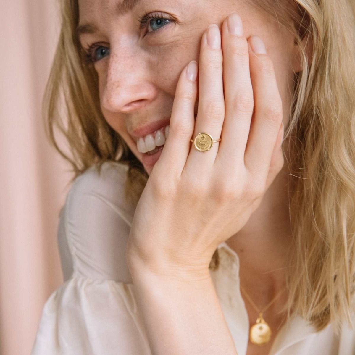 Ring A.Augis Love Medal L'Originale in yellow gold - Lepage