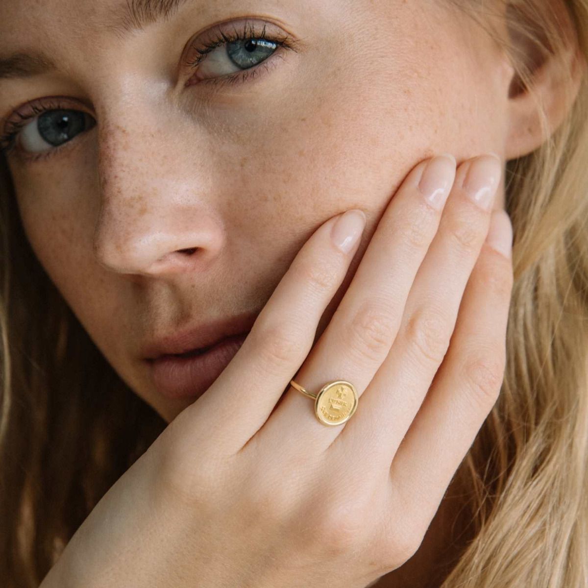 Ring A.Augis Love Medal L'Originale in yellow gold - Lepage