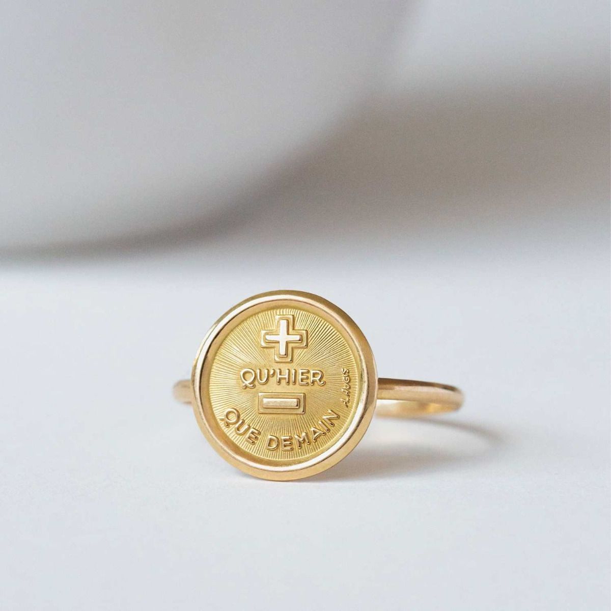 Ring A.Augis Love Medal L'Originale in yellow gold - Lepage