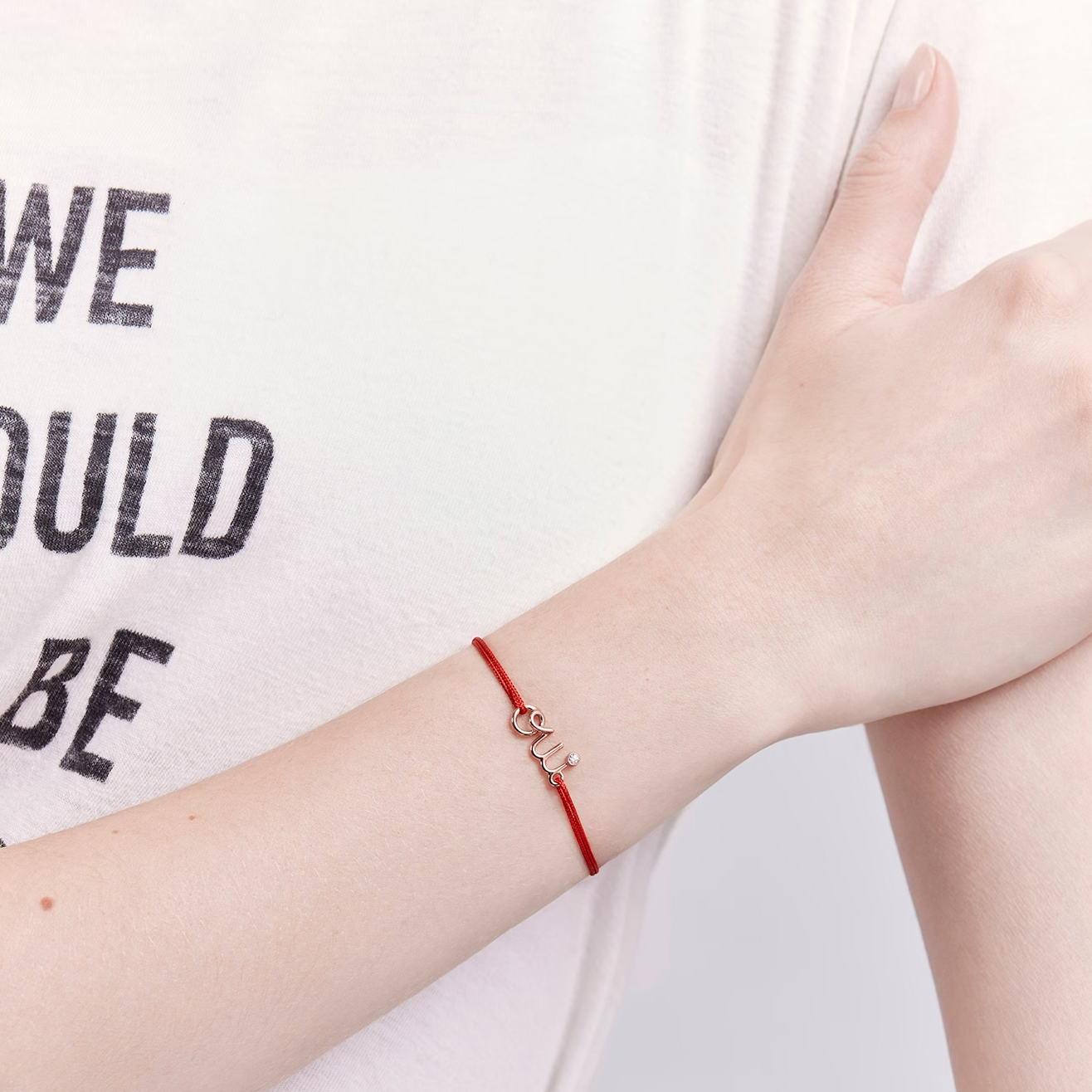 Bracelet Dior Dioramour en or rose diamant sur cordon rouge | LEPAGE