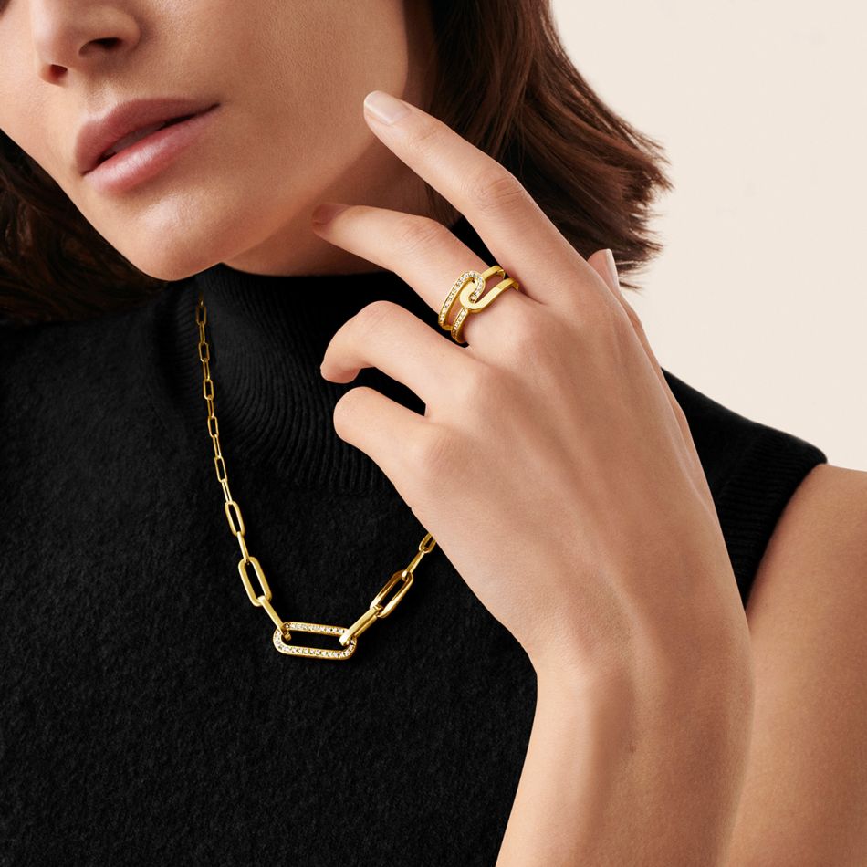 dinh van Maillon L necklace in yellow gold and diamonds | LEPAGE
