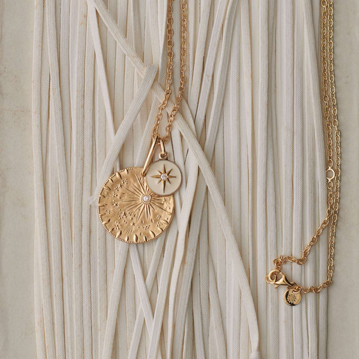 Arthus Bertrand Ivory Star medal in yellow gold and diamond | Lepage ...