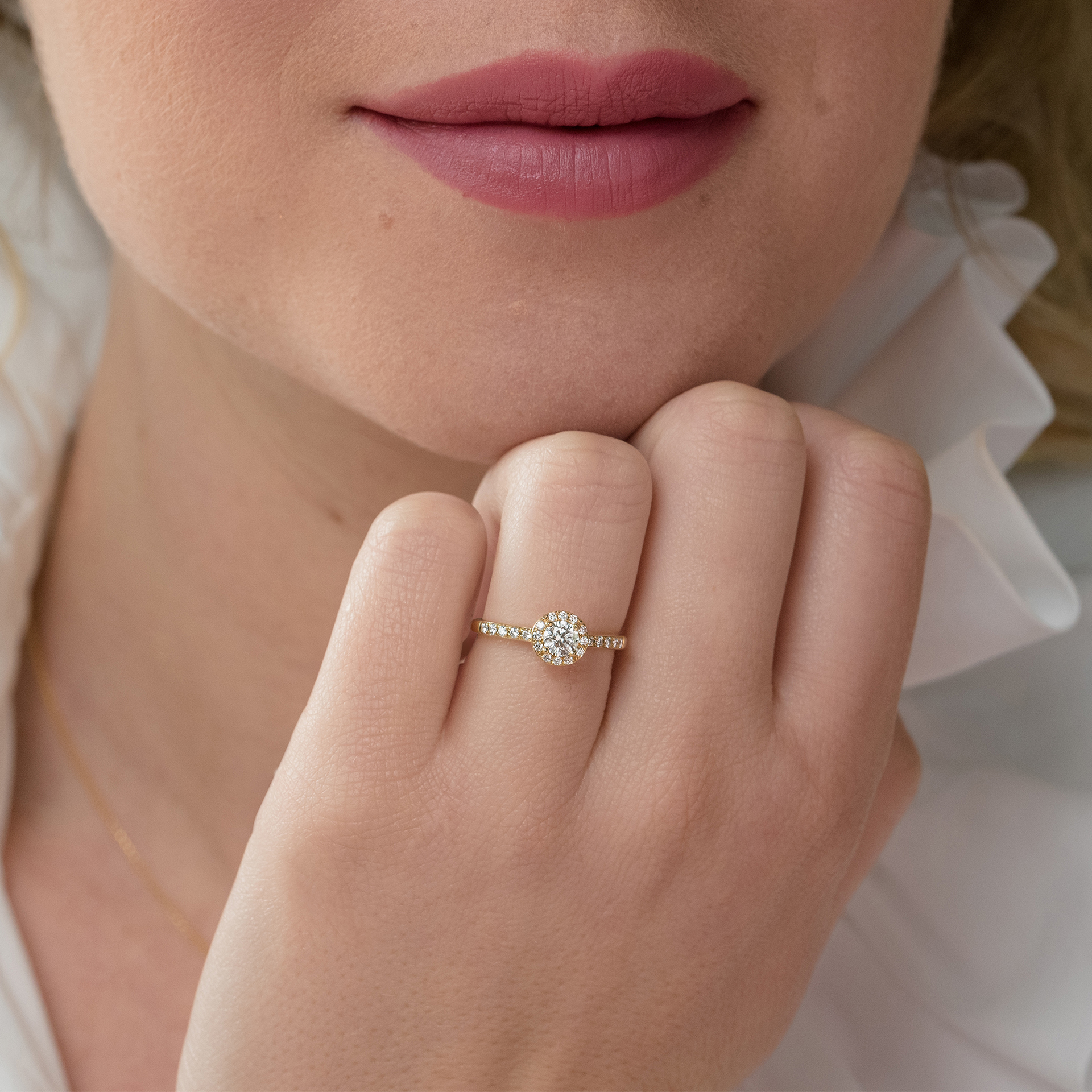 Coquette engagement ring rose gold diamonds | LEPAGE