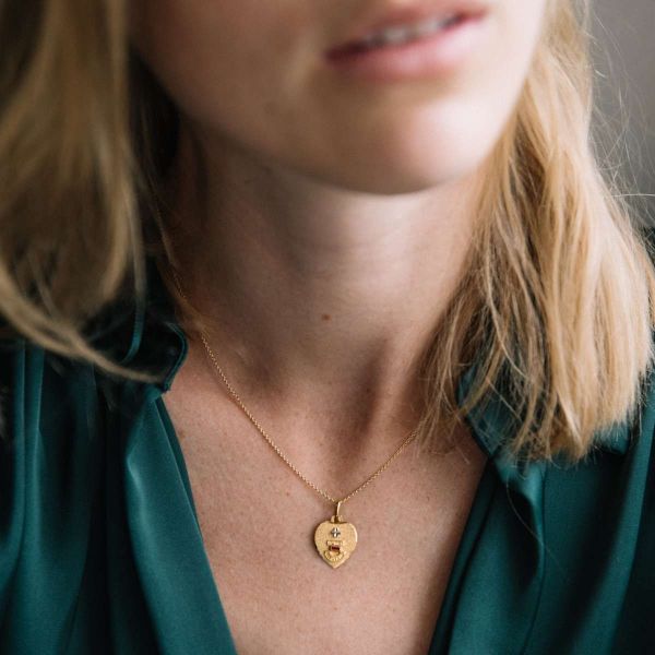 Augis Amour L'Audacieuse medal, yellow gold | Lepage