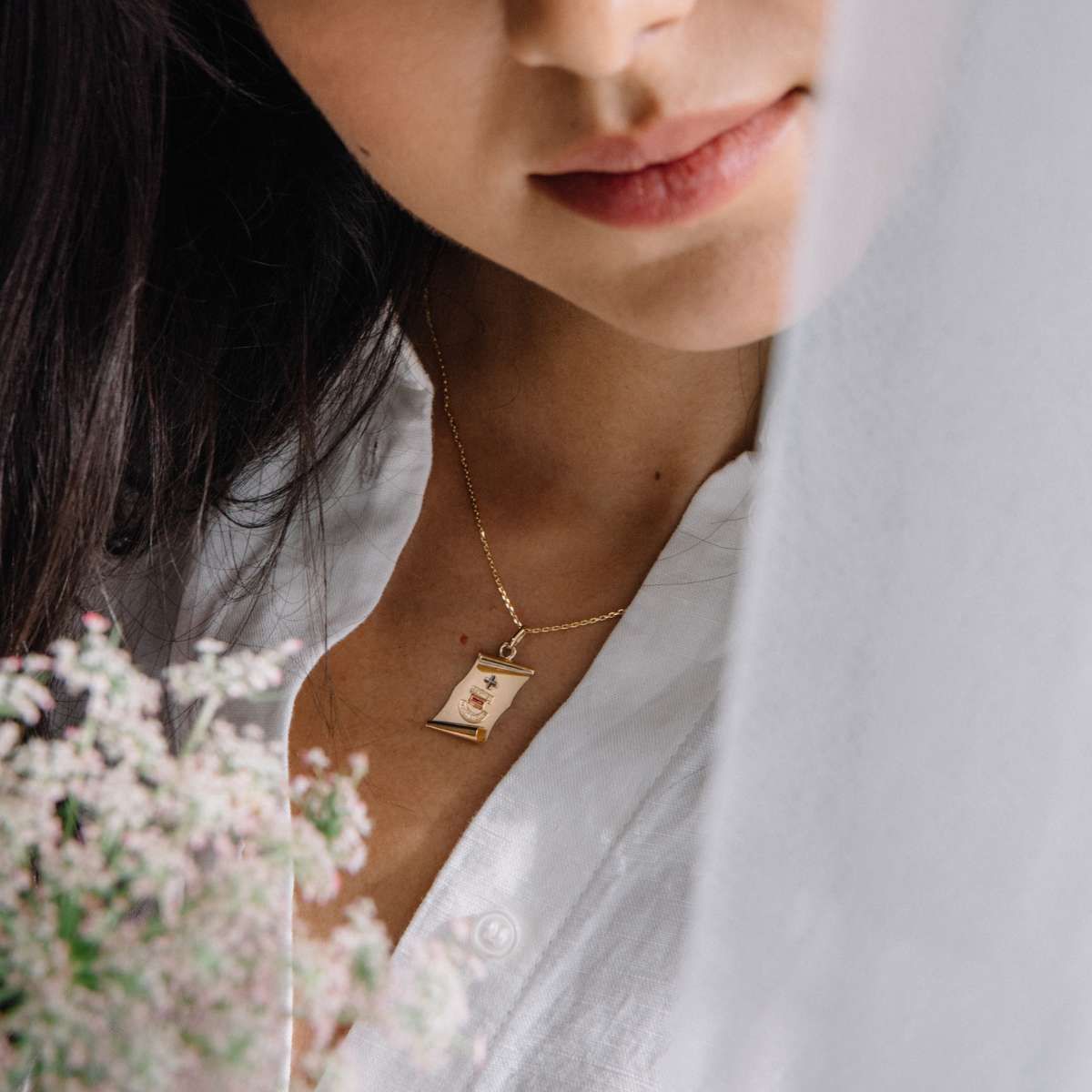 Augis Amour La Singulière medal in yellow gold | Lepage