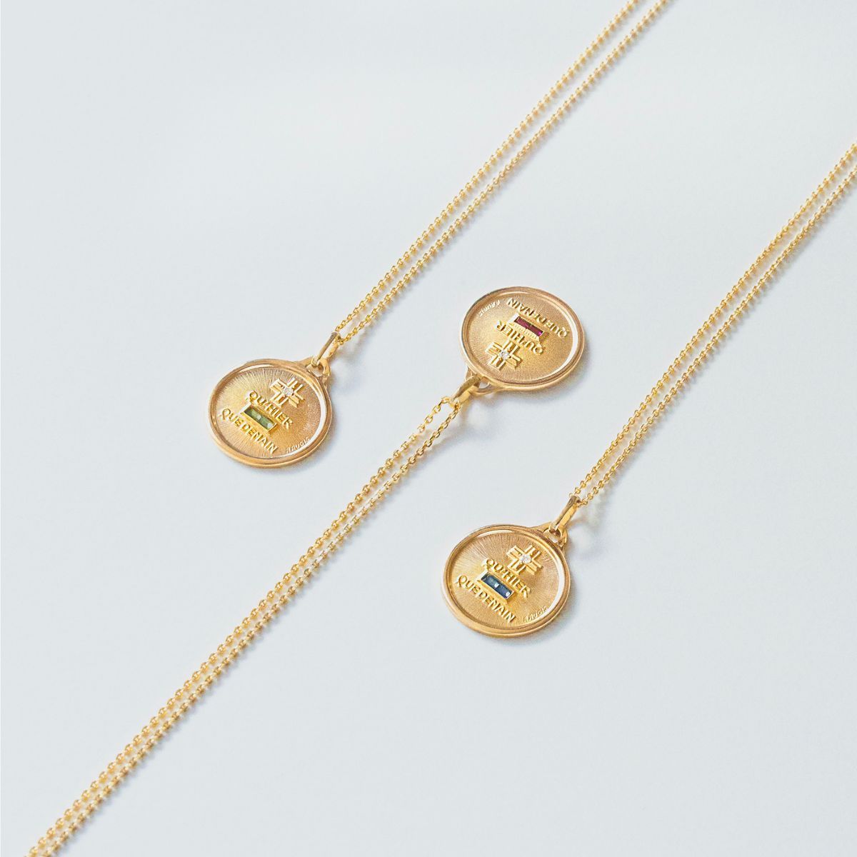 Augis Amour L'Essentielle blue medal in yellow gold | Lepage