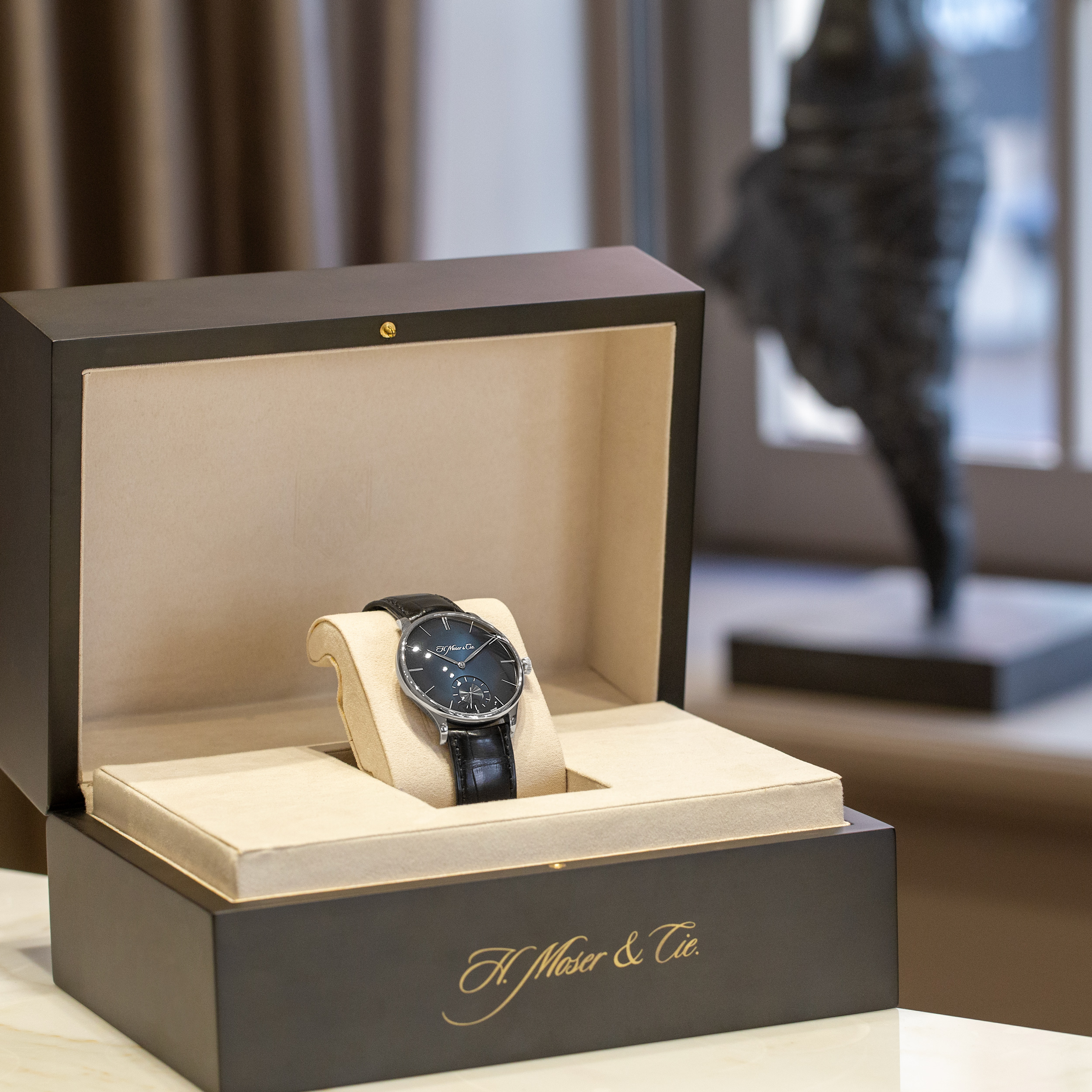 Pre-Owned H. Moser & Cie.Venturer Small Seconds Bucherer Edition - Lepage