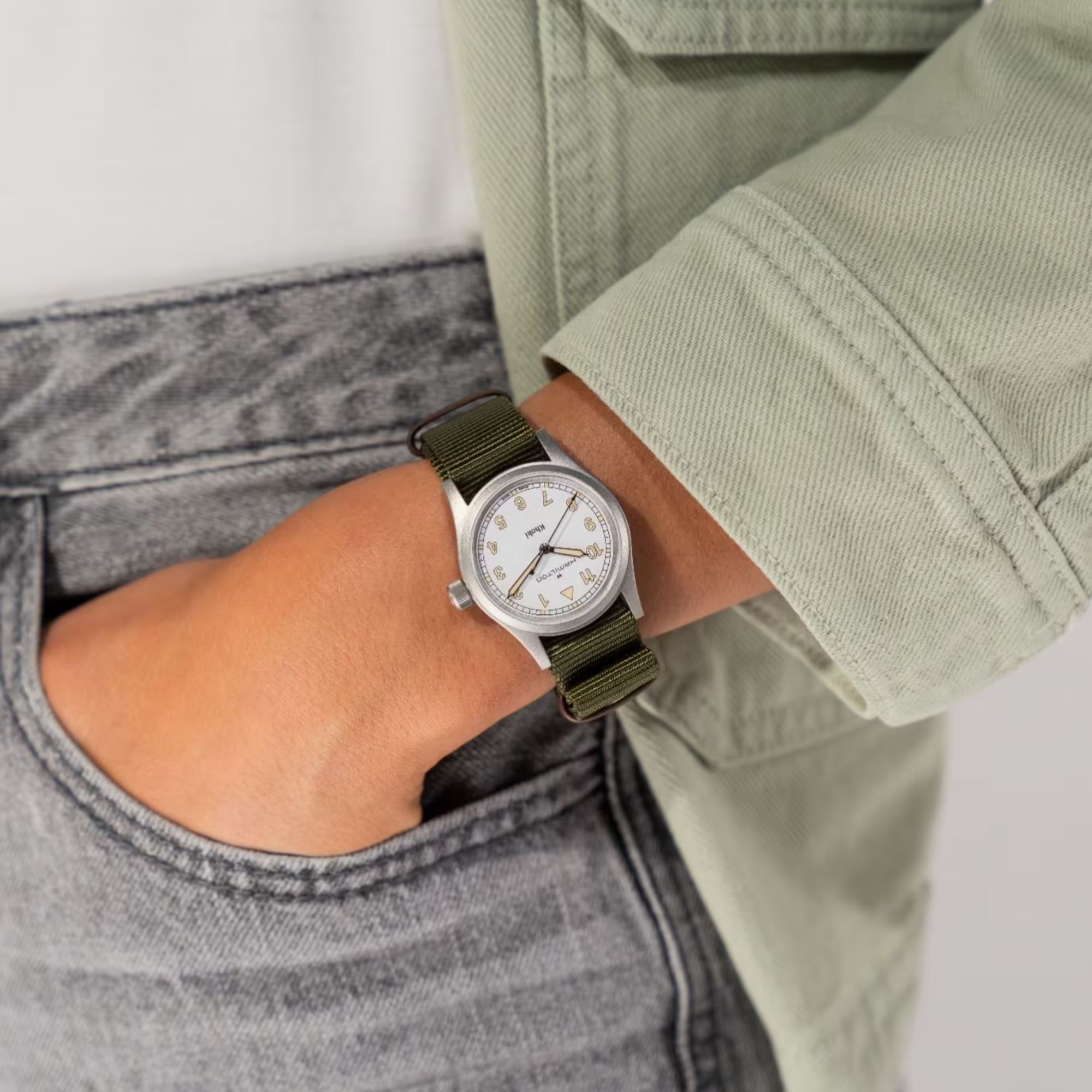 Montre Hamilton Khaki Field quartz cadran blanc bracelet NATO kaki 33 ...